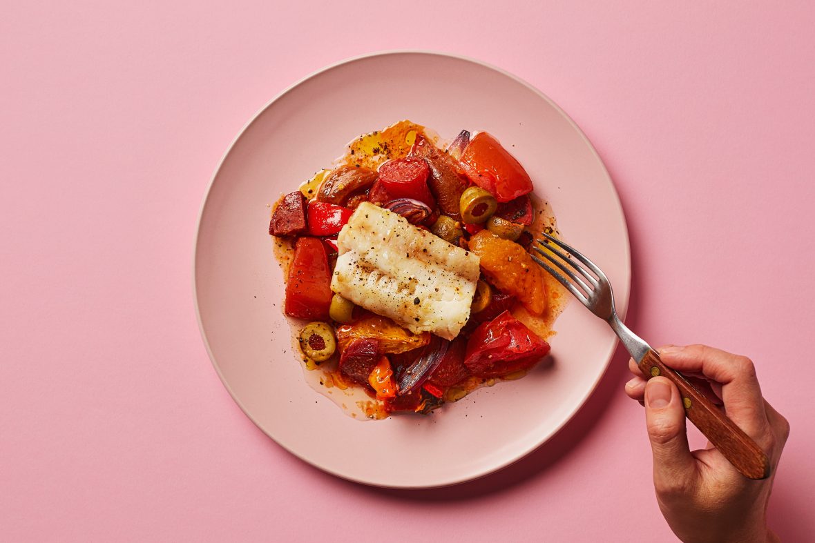 Cod with Tomato & Roasted Vegetables with Chorizo – Tomaté!